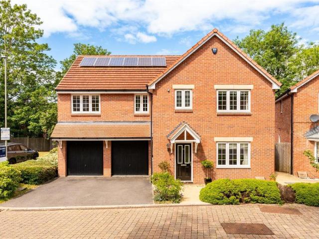 5 bedroom detached house for sale