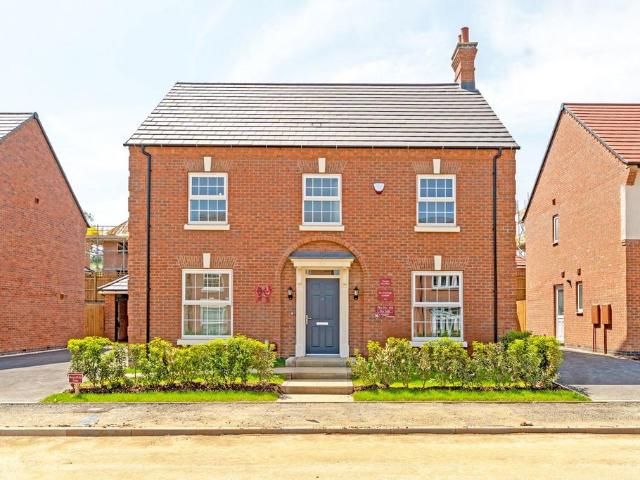 4 bedroom detached house for sale