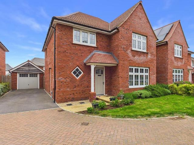 4 bedroom detached house for sale