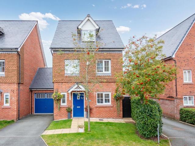 4 bedroom detached house for sale
