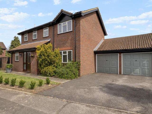 4 bedroom detached house for sale