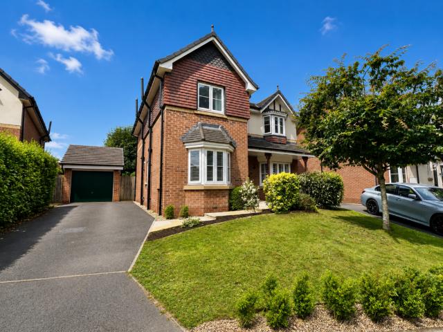 4 bedroom detached house for sale
