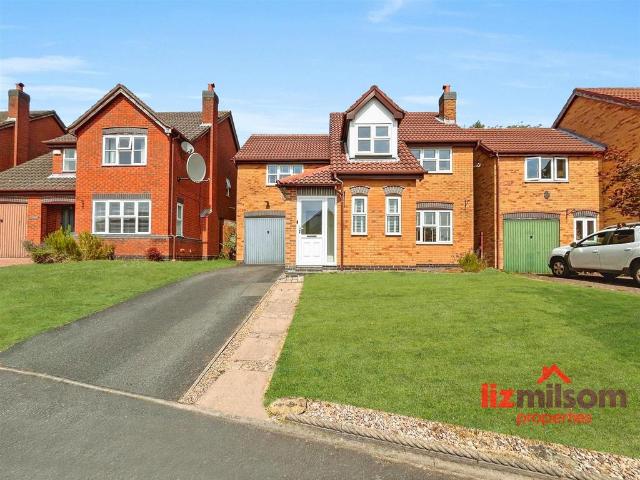 4 bedroom detached house for sale