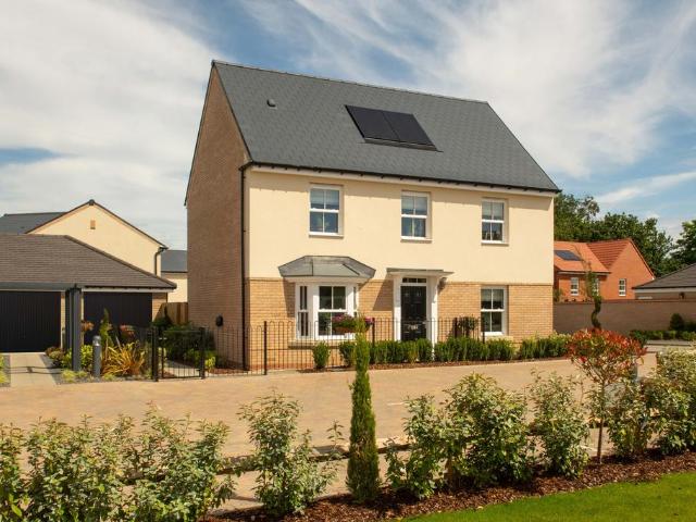 4 bedroom detached house for sale