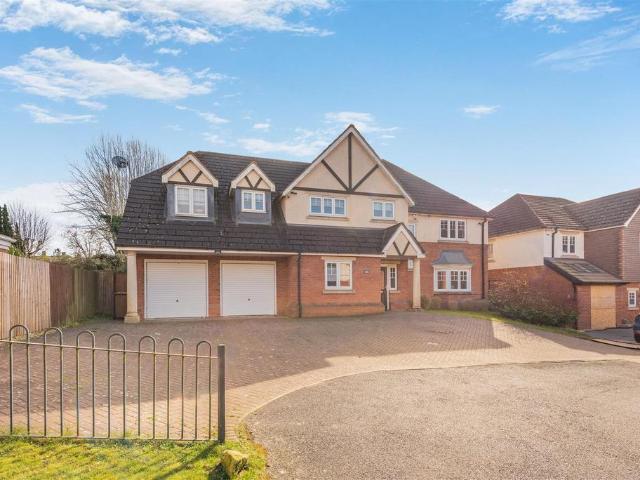 5 bedroom detached house for sale