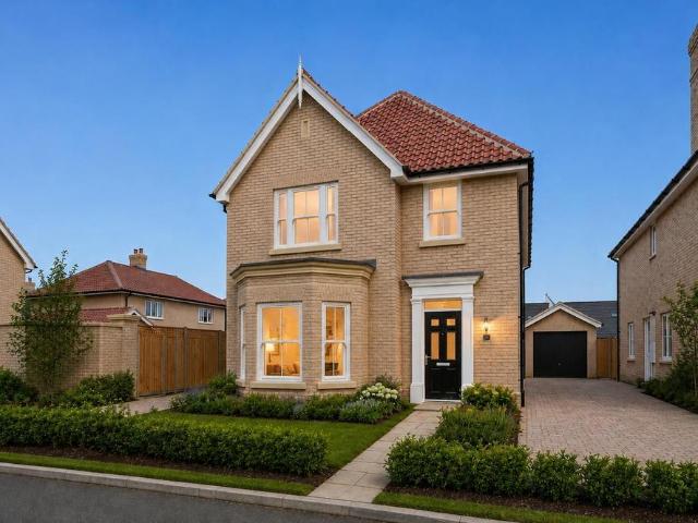 4 bedroom detached house for sale