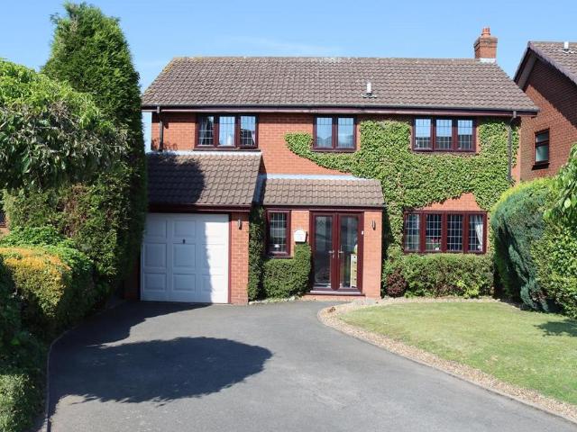 4 bedroom detached house for sale
