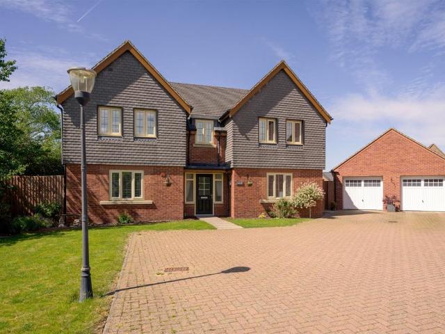 4 bedroom detached house for sale