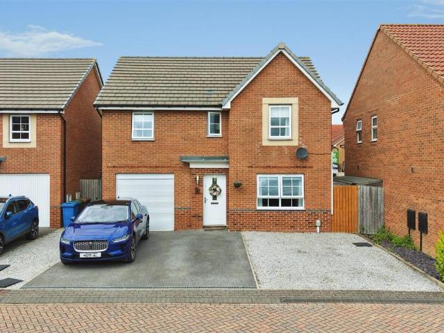 4 bedroom detached house for sale