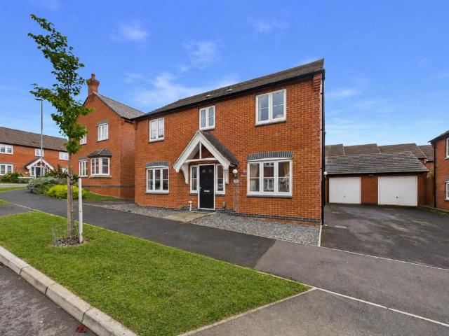 4 bedroom detached house for sale