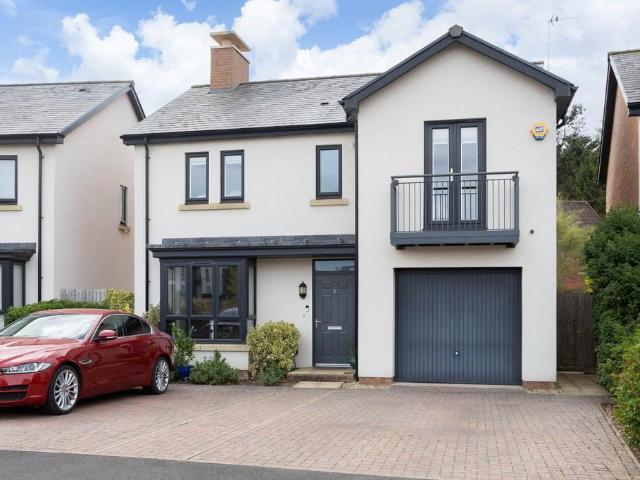 4 bedroom detached house for sale