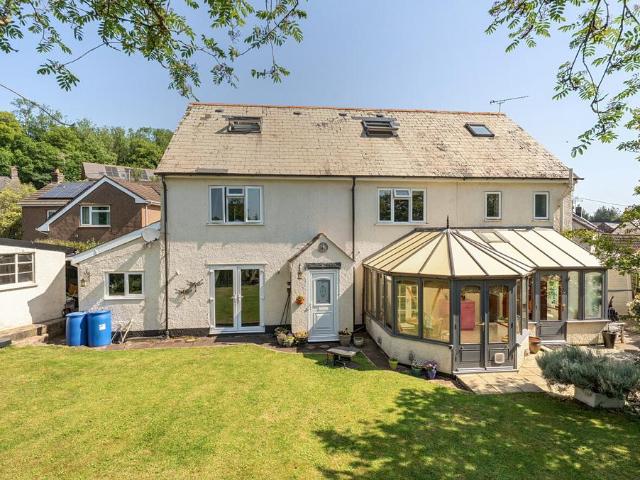 6 bedroom detached house for sale