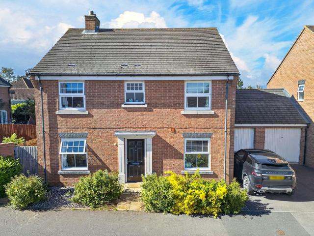 4 bedroom detached house for sale