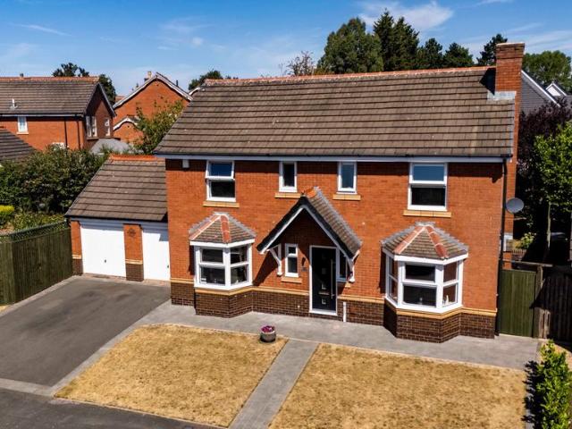 4 bedroom detached house for sale
