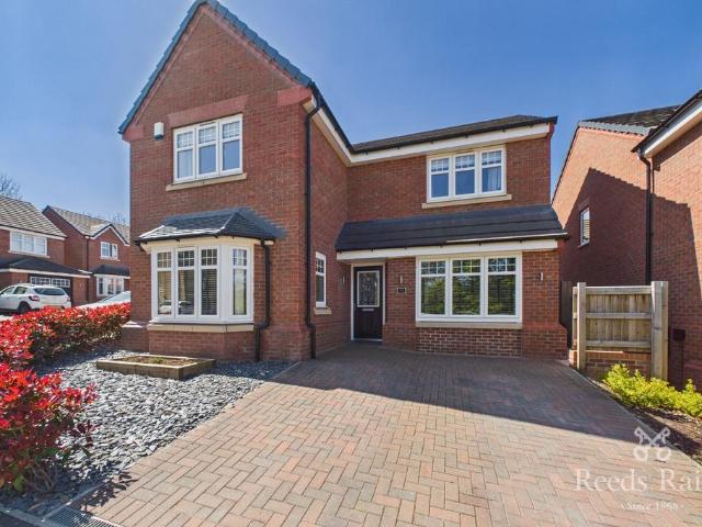 4 bedroom detached house for sale