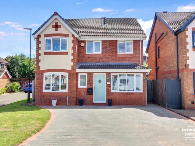 4 bedroom detached house for sale