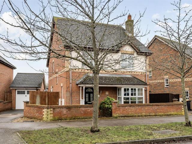 4 bedroom detached house for sale