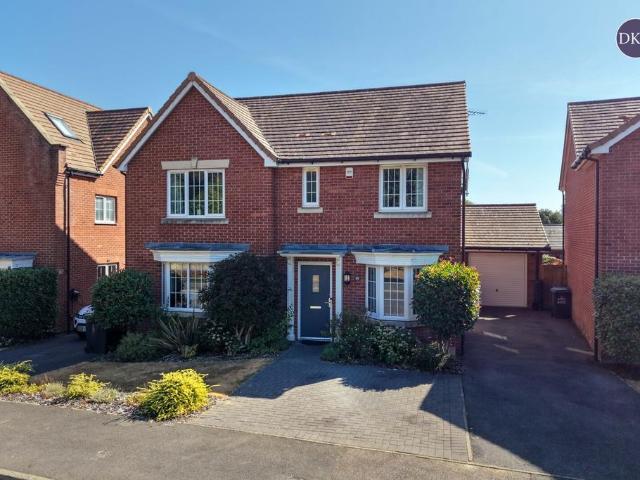 4 bedroom detached house for sale