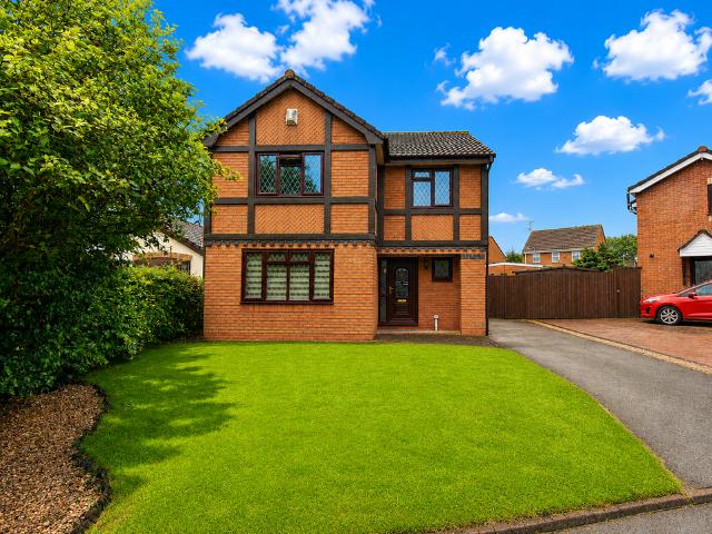 4 bedroom detached house for sale