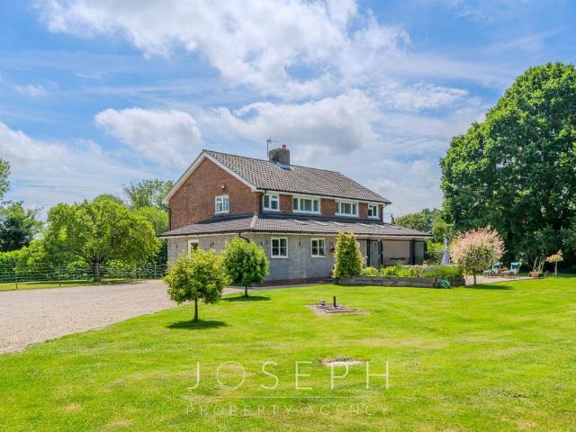4 bedroom detached house for sale