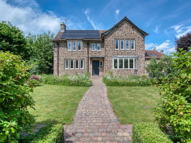 4 bedroom detached house for sale