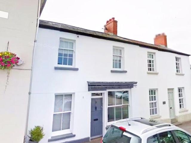 4 bedroom terraced house for sale