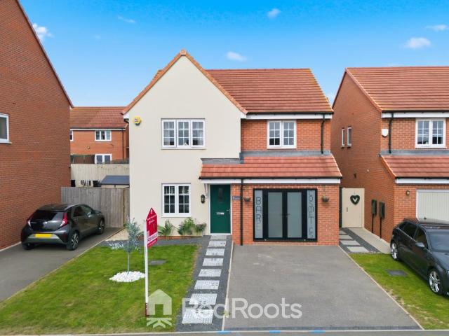 4 bedroom detached house for sale