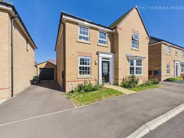 4 bedroom detached house for sale