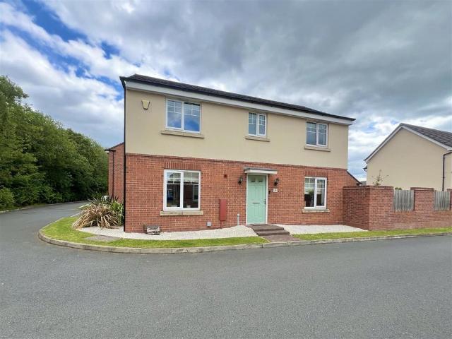 4 bedroom detached house for sale
