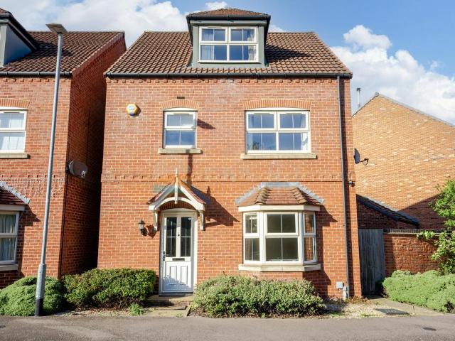 4 bedroom detached house for sale