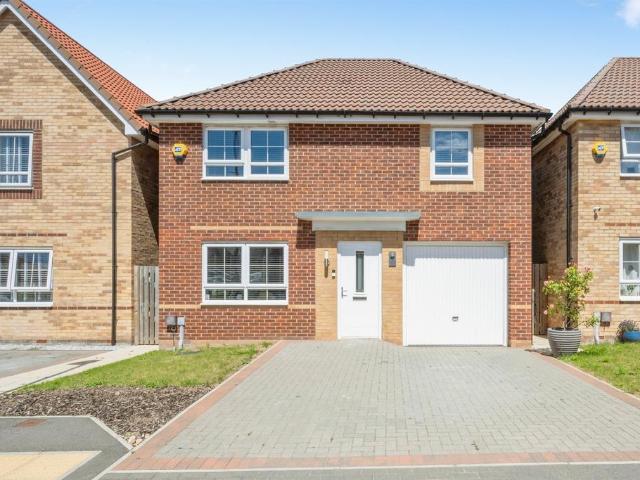 4 bedroom detached house for sale