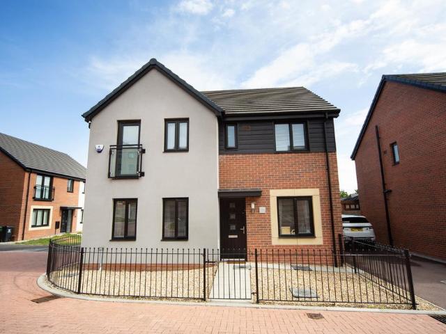 4 bedroom detached house for sale