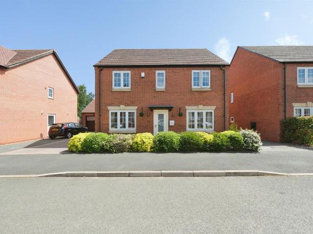 4 bedroom detached house for sale