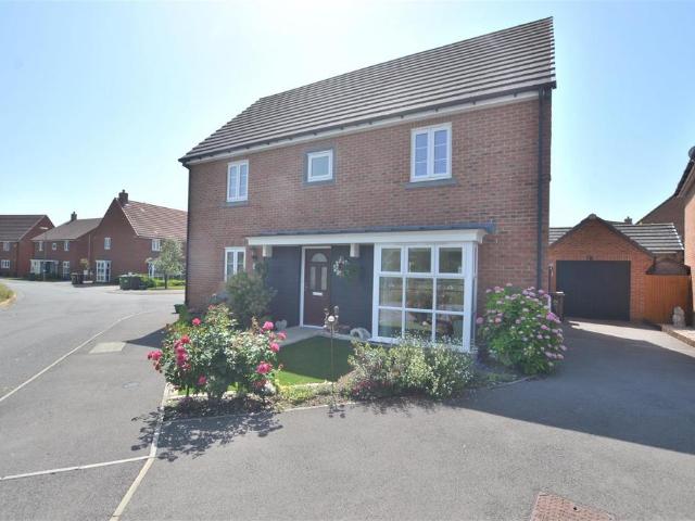 4 bedroom detached house for sale