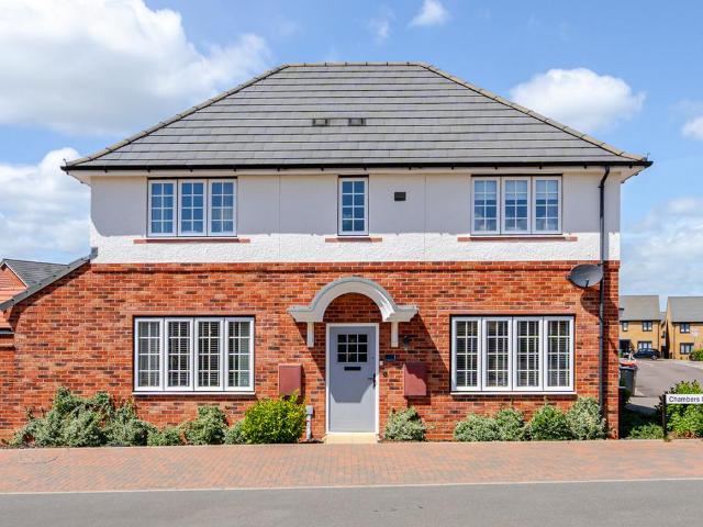 4 bedroom detached house for sale