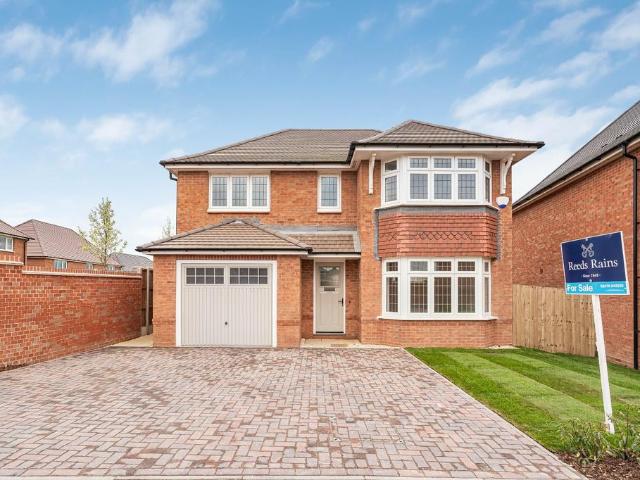 4 bedroom detached house for sale