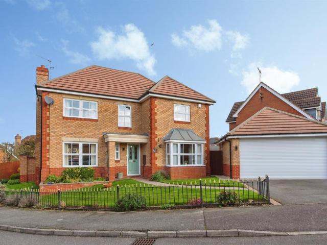 4 bedroom detached house for sale