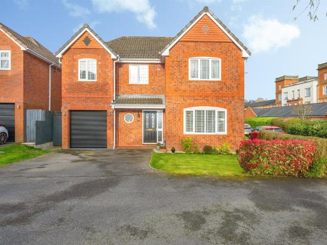 4 bedroom detached house for sale