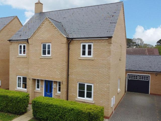 4 bedroom detached house for sale