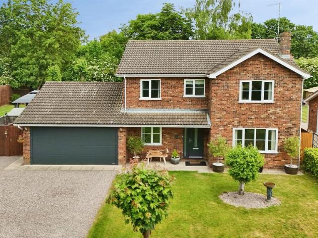4 bedroom detached house for sale