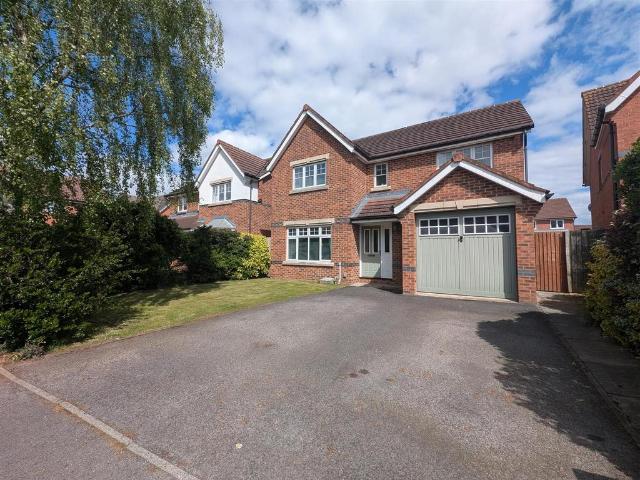 4 bedroom detached house for sale