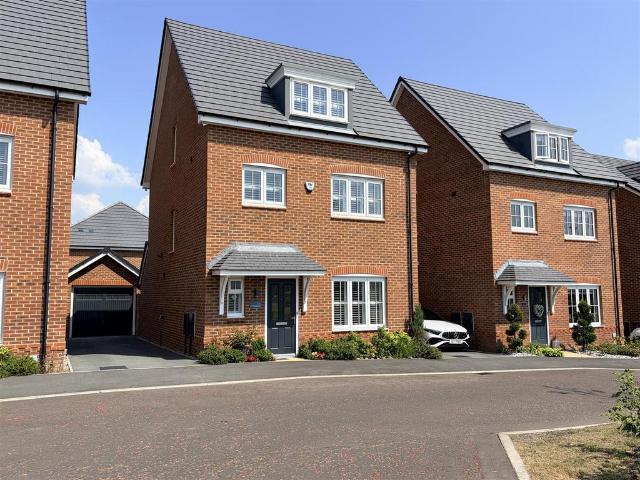 4 bedroom detached house for sale
