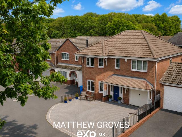 4 bedroom detached house for sale