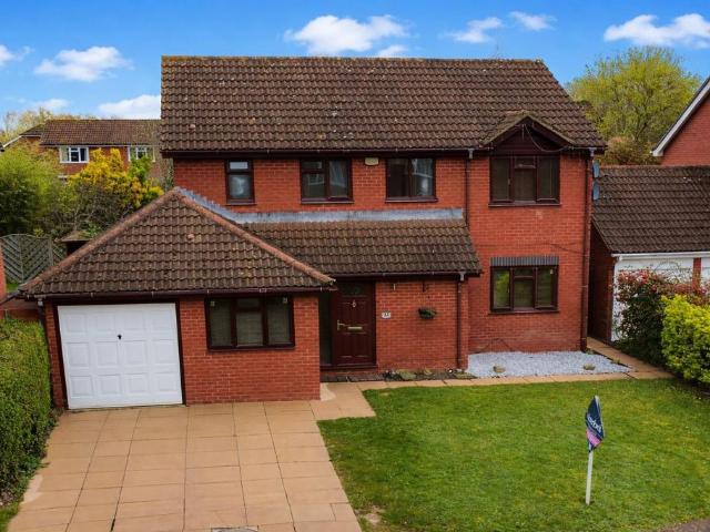 4 bedroom detached house for sale
