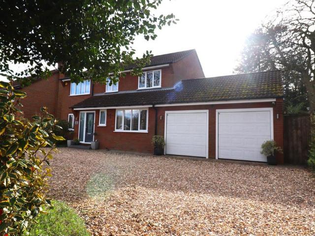 4 bedroom detached house for sale