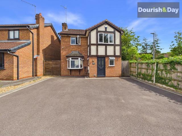 4 bedroom detached house for sale