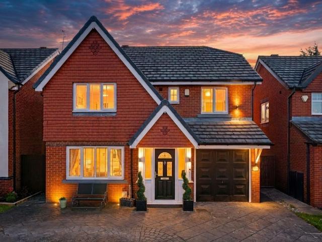 4 bedroom detached house for sale