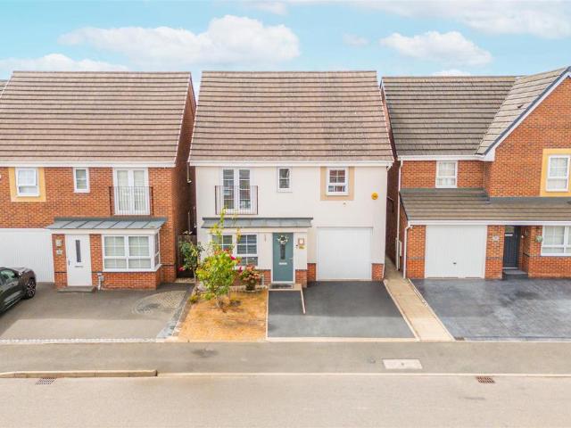 4 bedroom detached house for sale