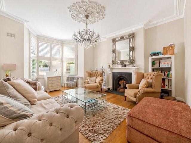 4 bedroom end of terrace house for sale