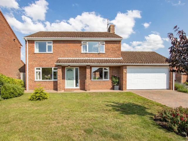 4 bedroom detached house for sale